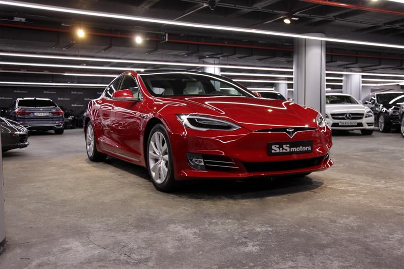 Tesla Model S 90D