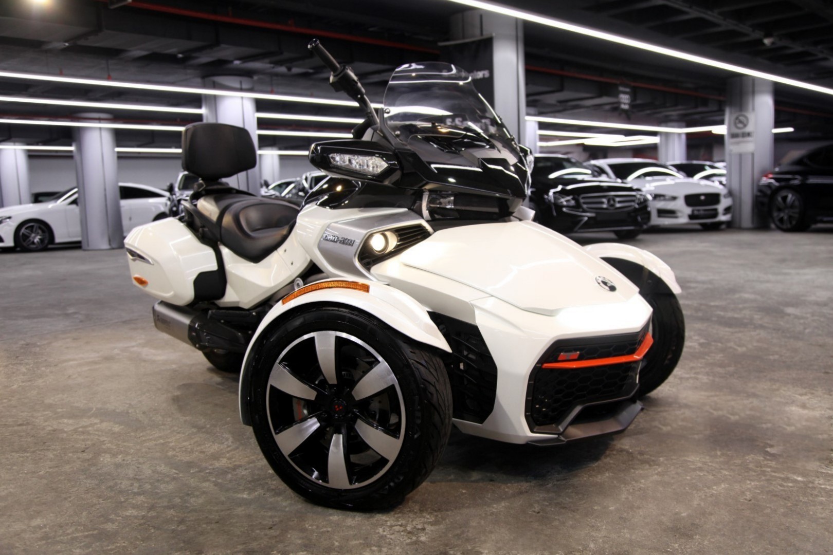 Bombardier (BRP). Can-am Spyder F3 T