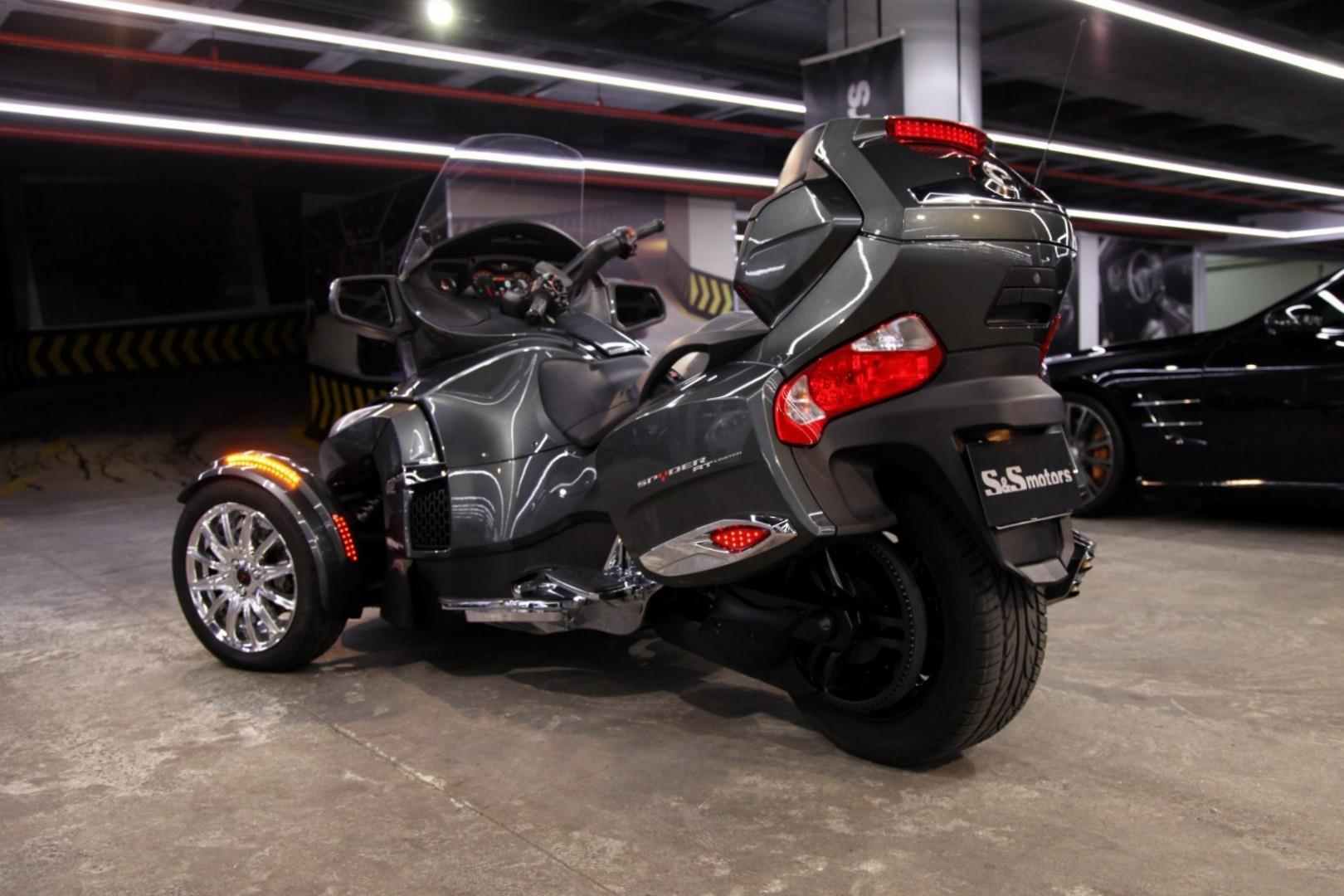 Bombardier (BRP). Can-am Spyder Roadster RT Limited