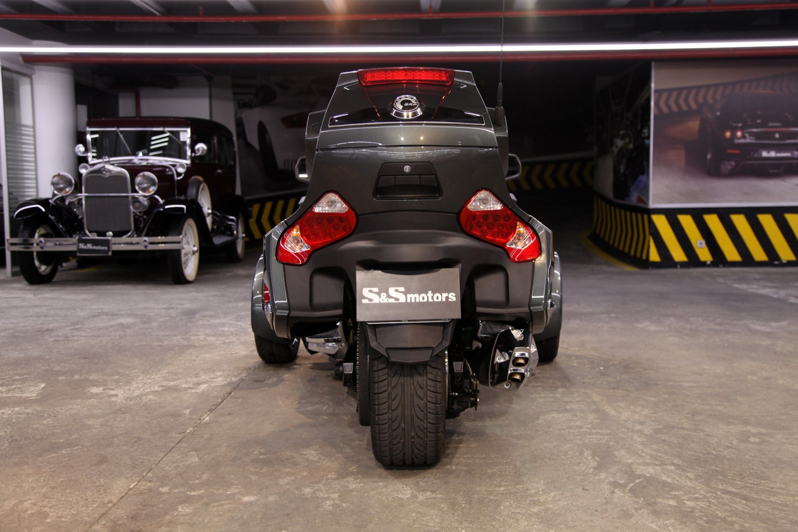 Bombardier (BRP). Can-am Spyder Roadster RT Limited