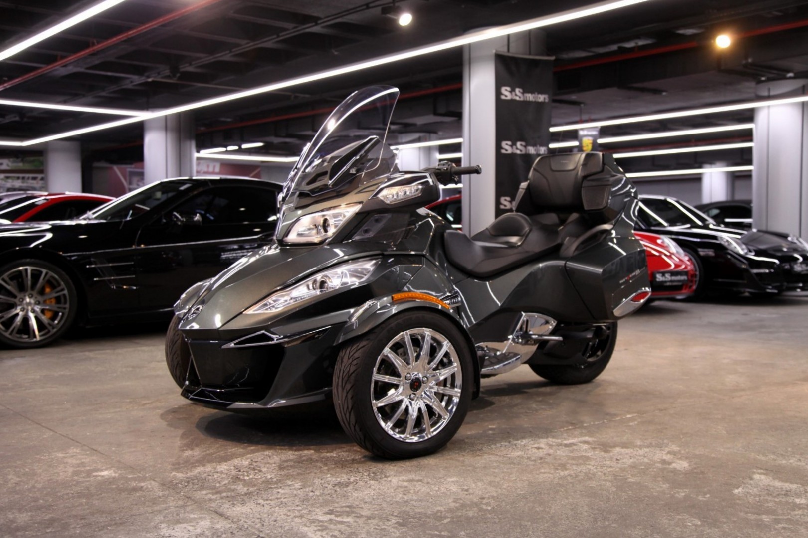 Bombardier (BRP). Can-am Spyder Roadster RT Limited
