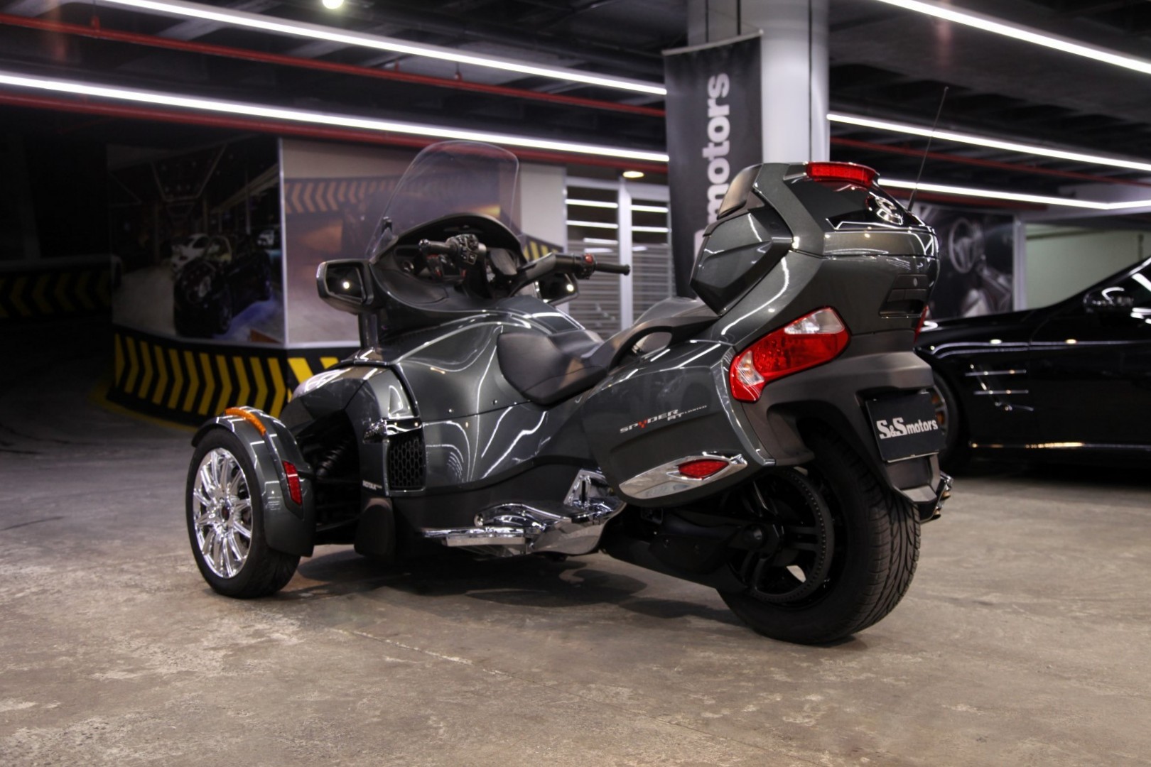 Bombardier (BRP). Can-am Spyder Roadster RT Limited