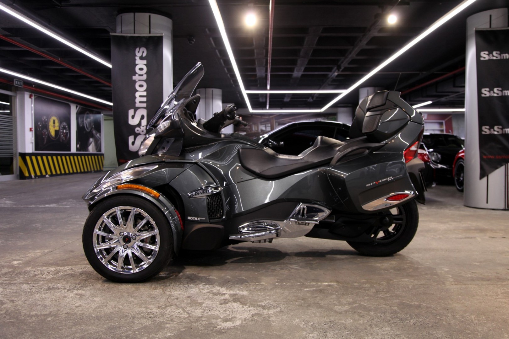 Bombardier (BRP). Can-am Spyder Roadster RT Limited