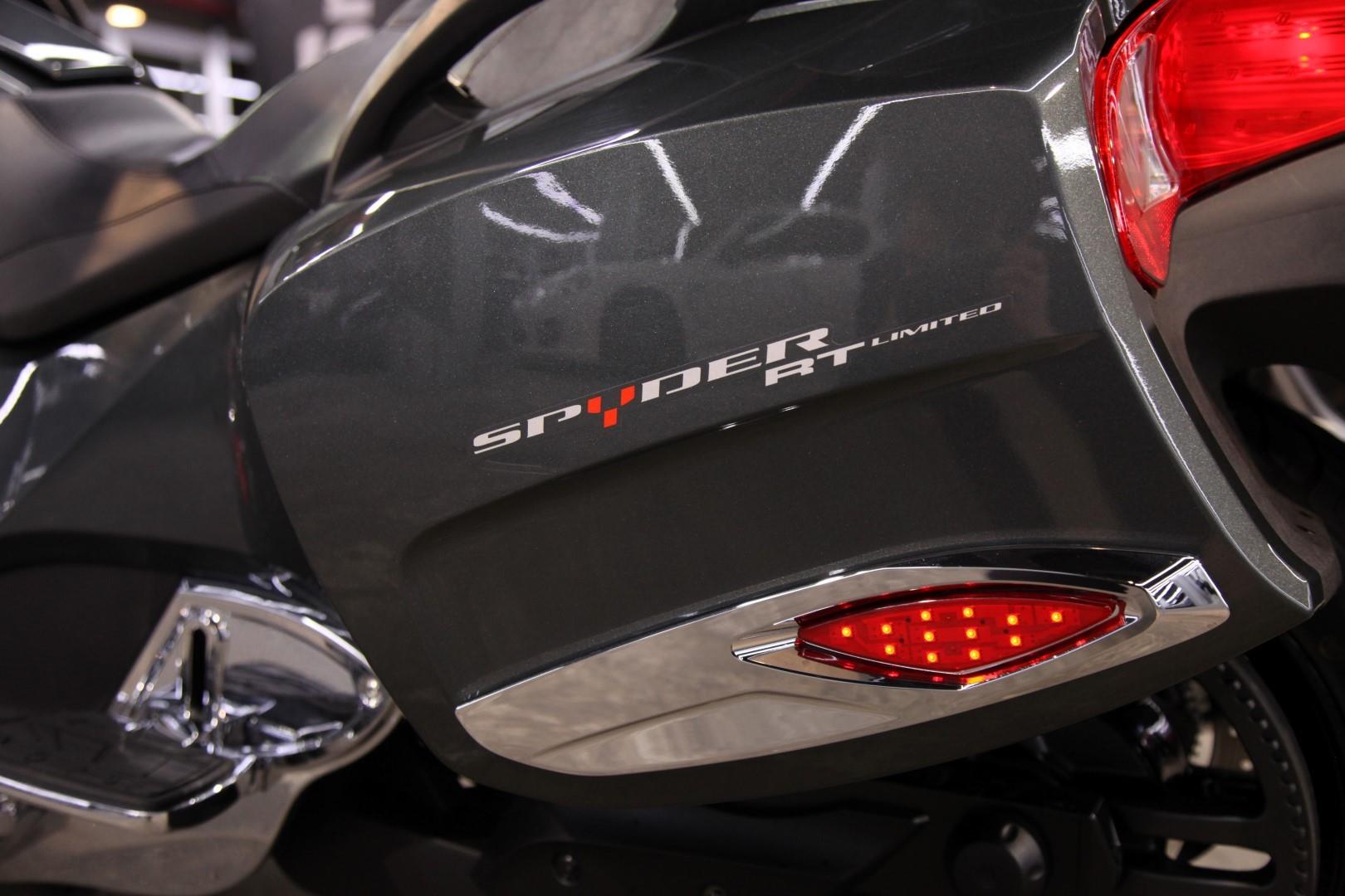 Bombardier (BRP). Can-am Spyder Roadster RT Limited