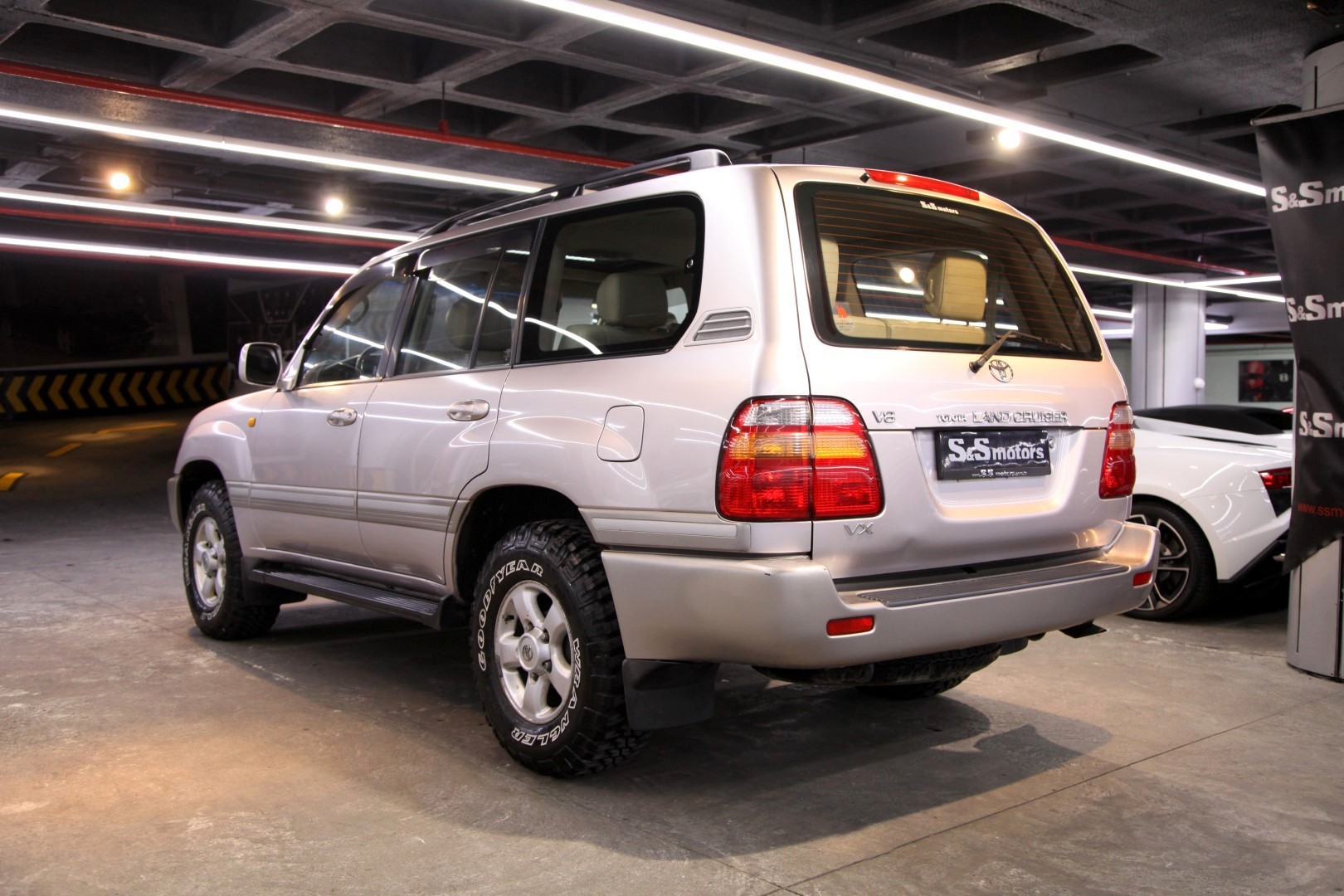 Toyota Land Cruiser VX 100 V8