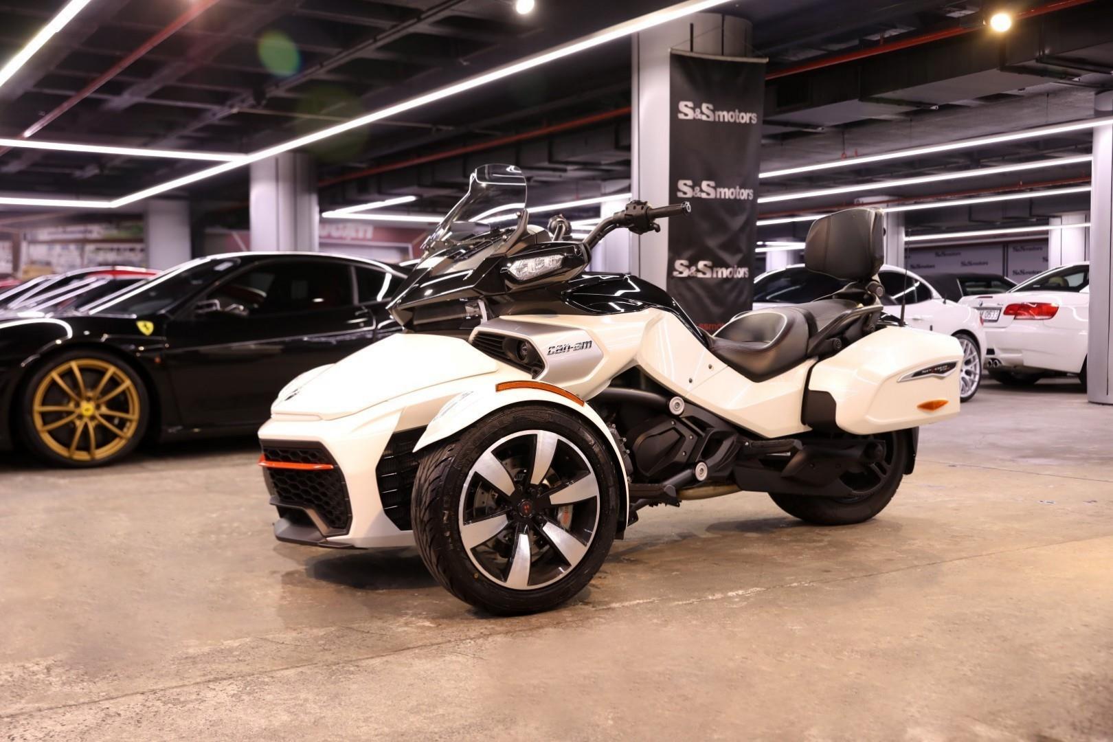 Bombardier (BRP). Can-am Spyder F3 T
