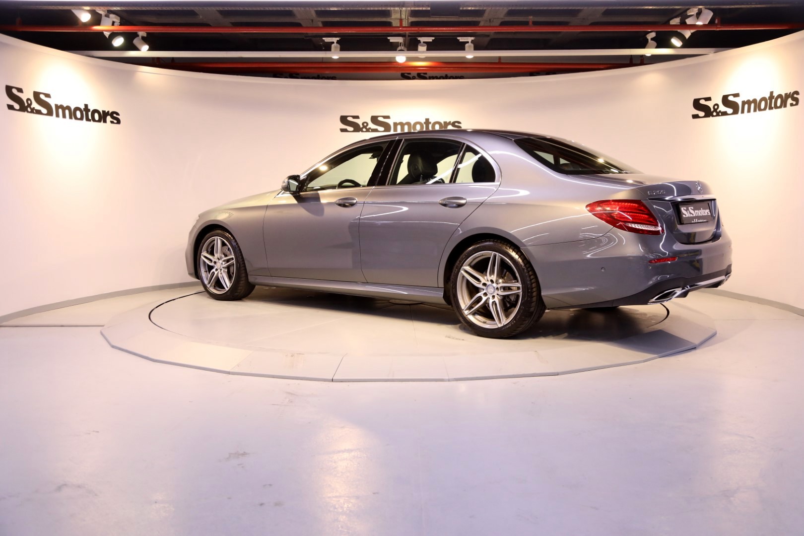 Mercedes Benz E 200 AMG