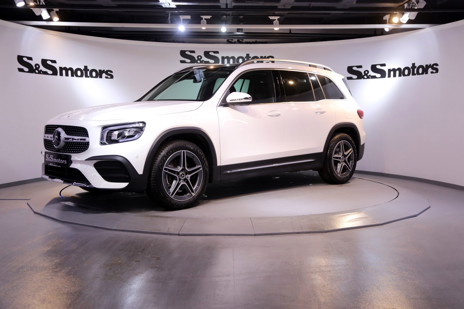 Mercedes Benz GLB 200 AMG