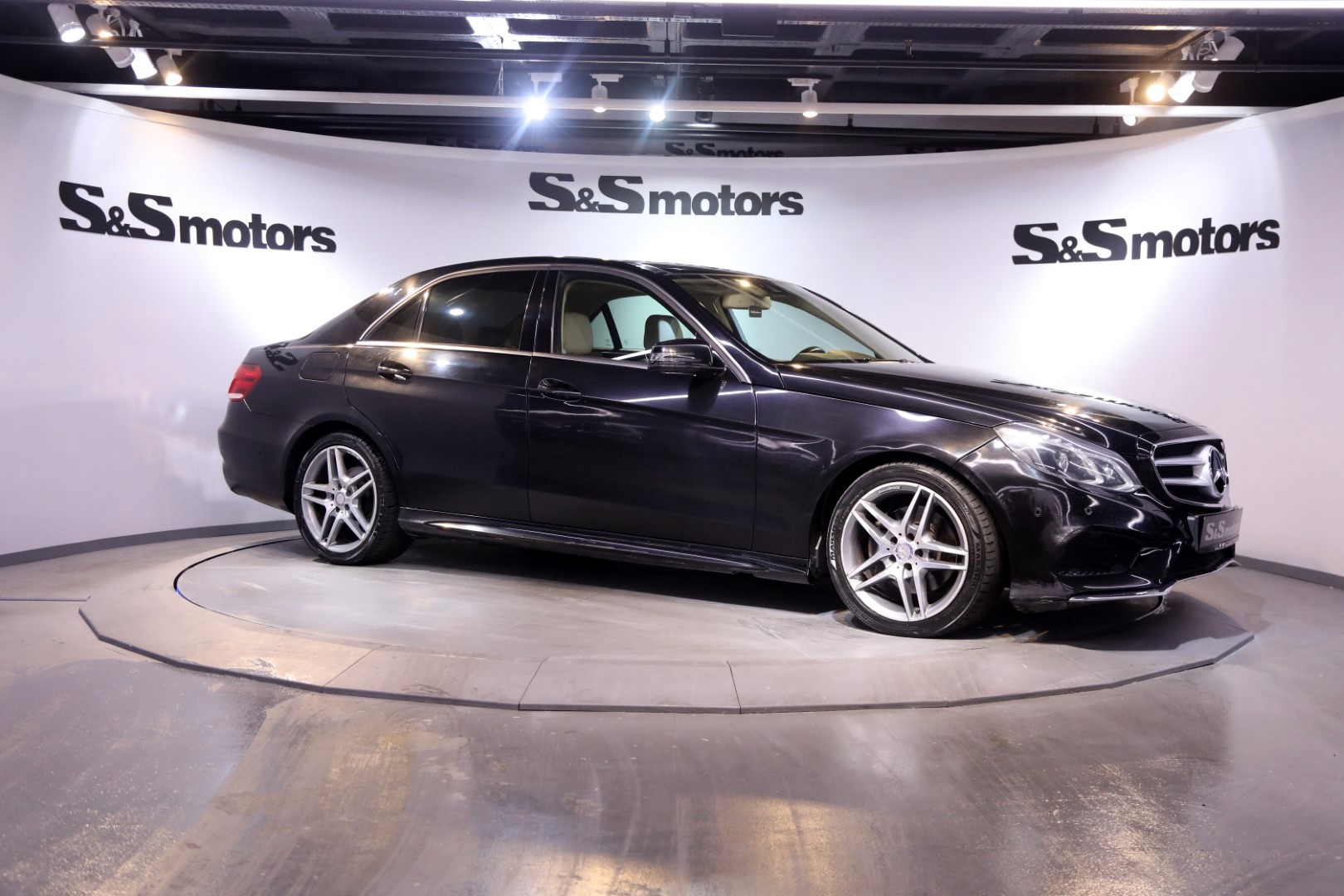 Mercedes Benz E 180 AMG