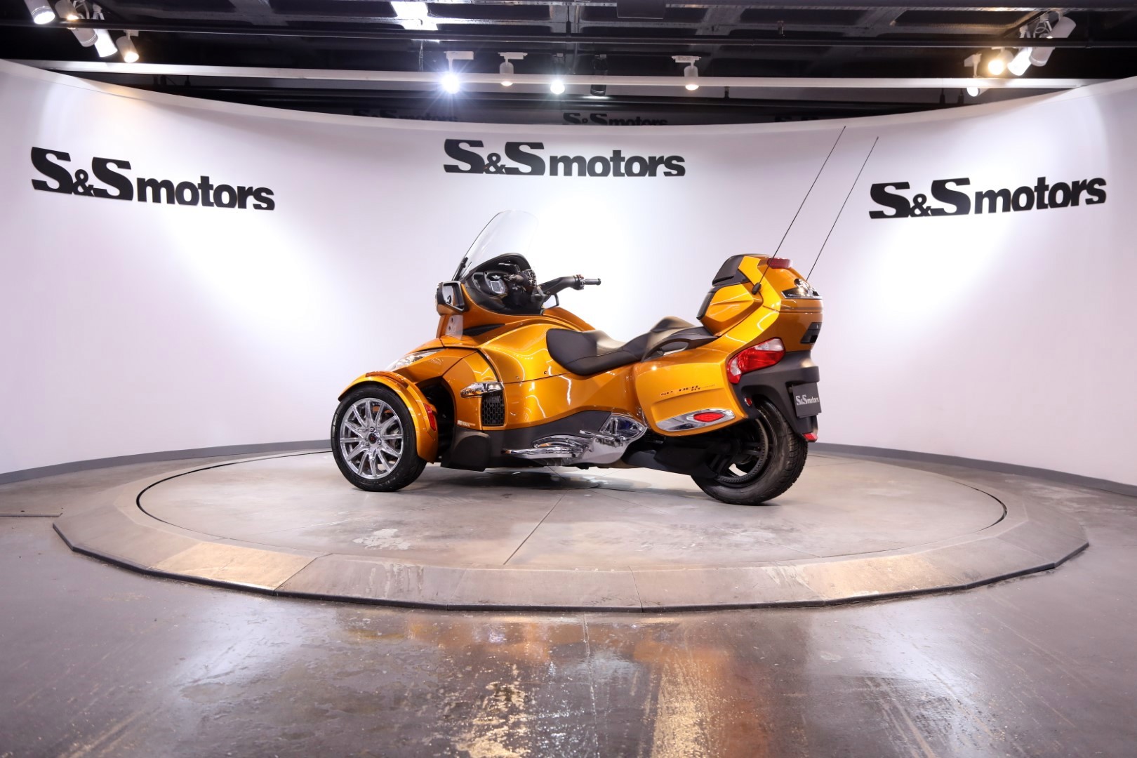Bombardier (BRP). Can-am Spyder Roadster RT Limited
