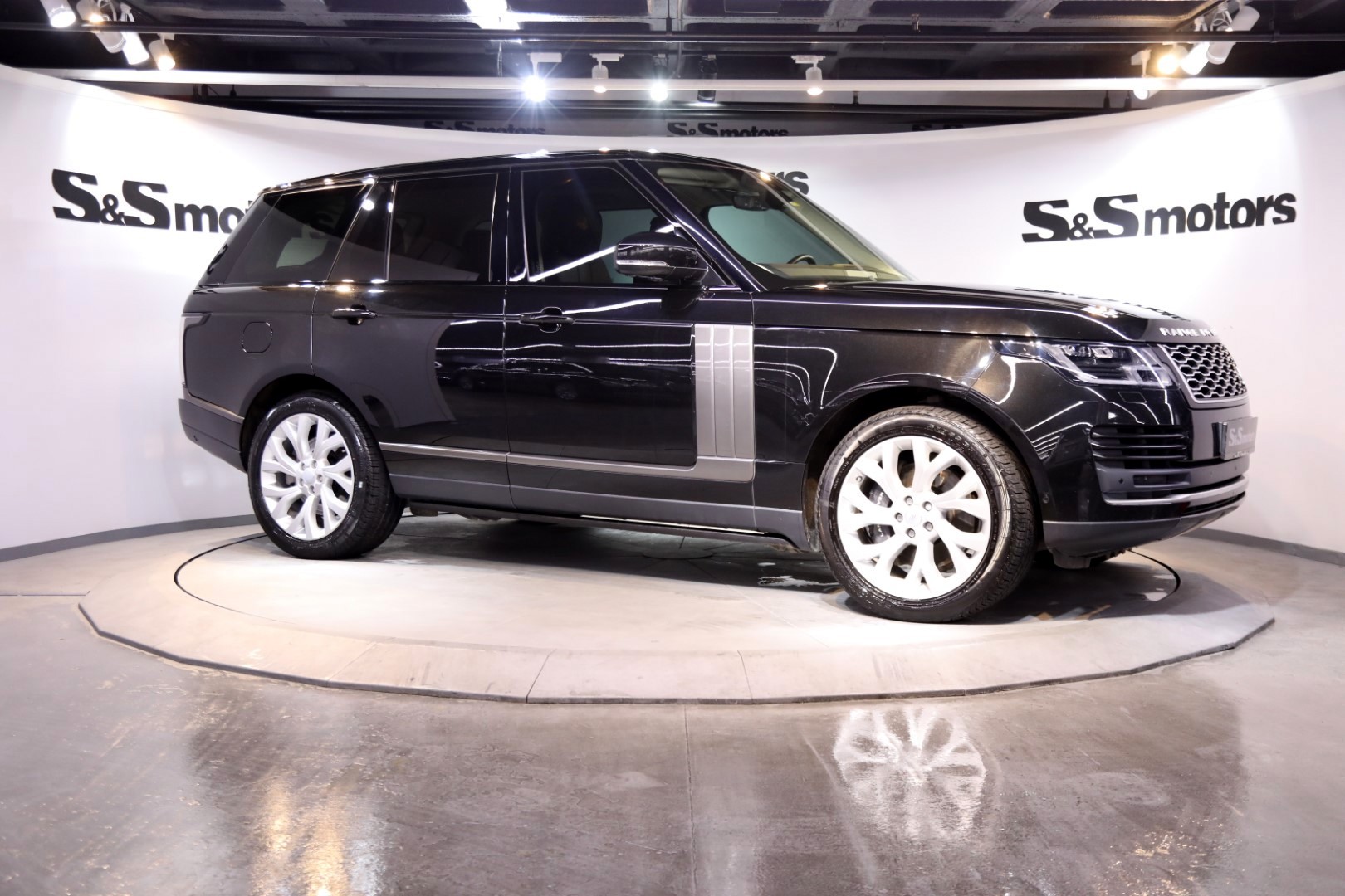 Land Rover Range Rover 2.0 P400e Hybrid Vogue