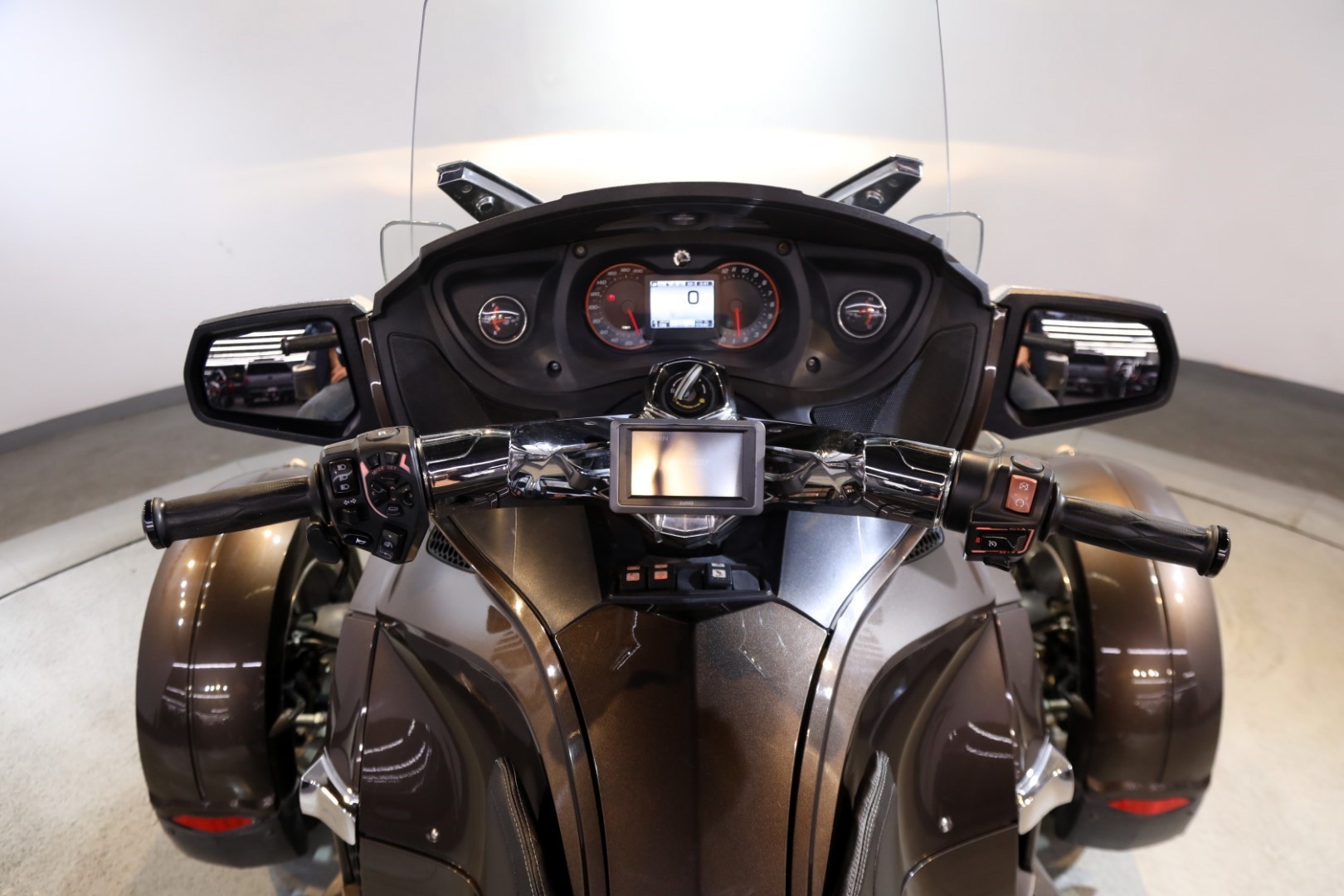 Bombardier (BRP). Can-am Spyder Roadster RT Limited