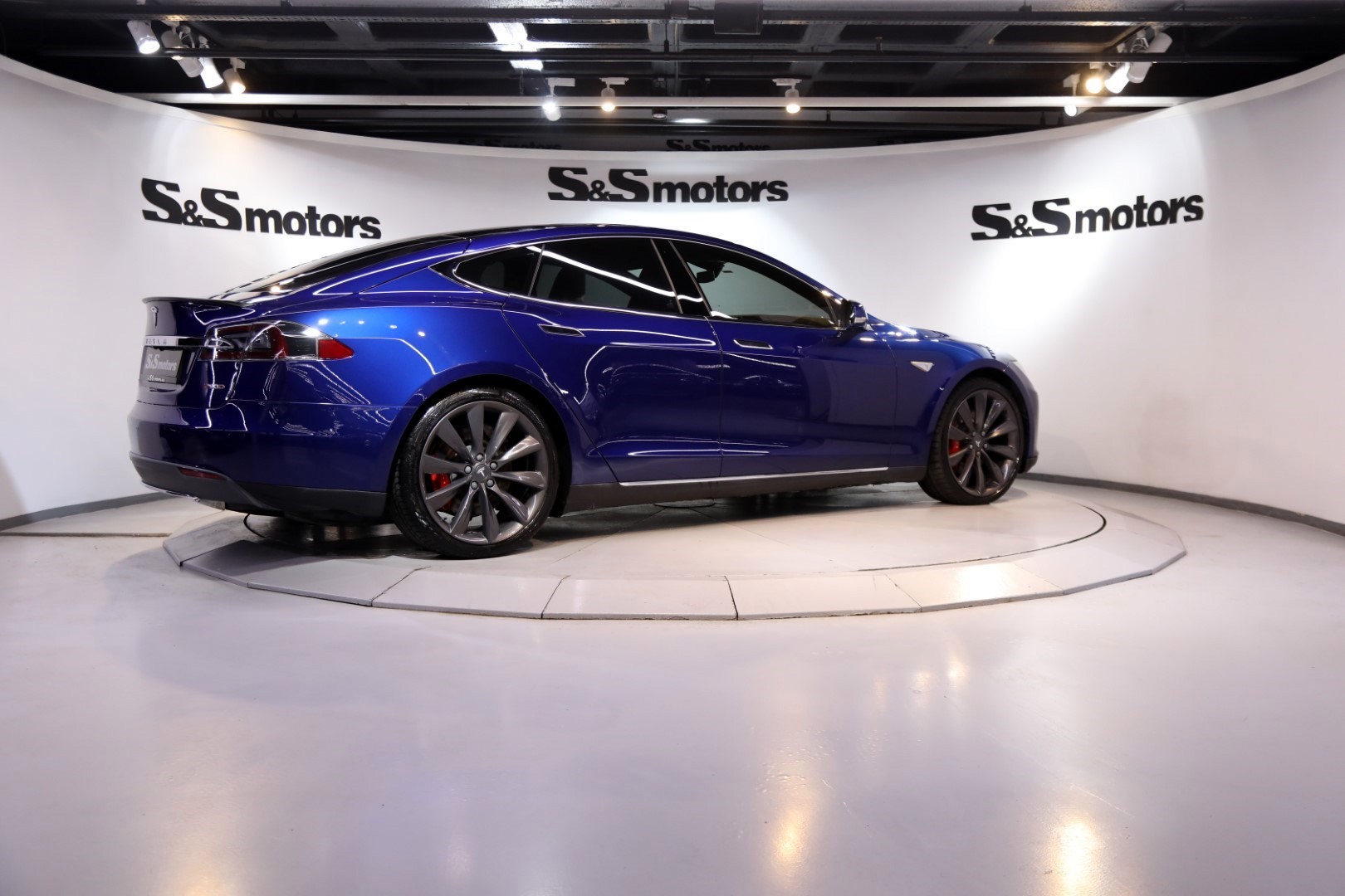 Tesla Model S P90D