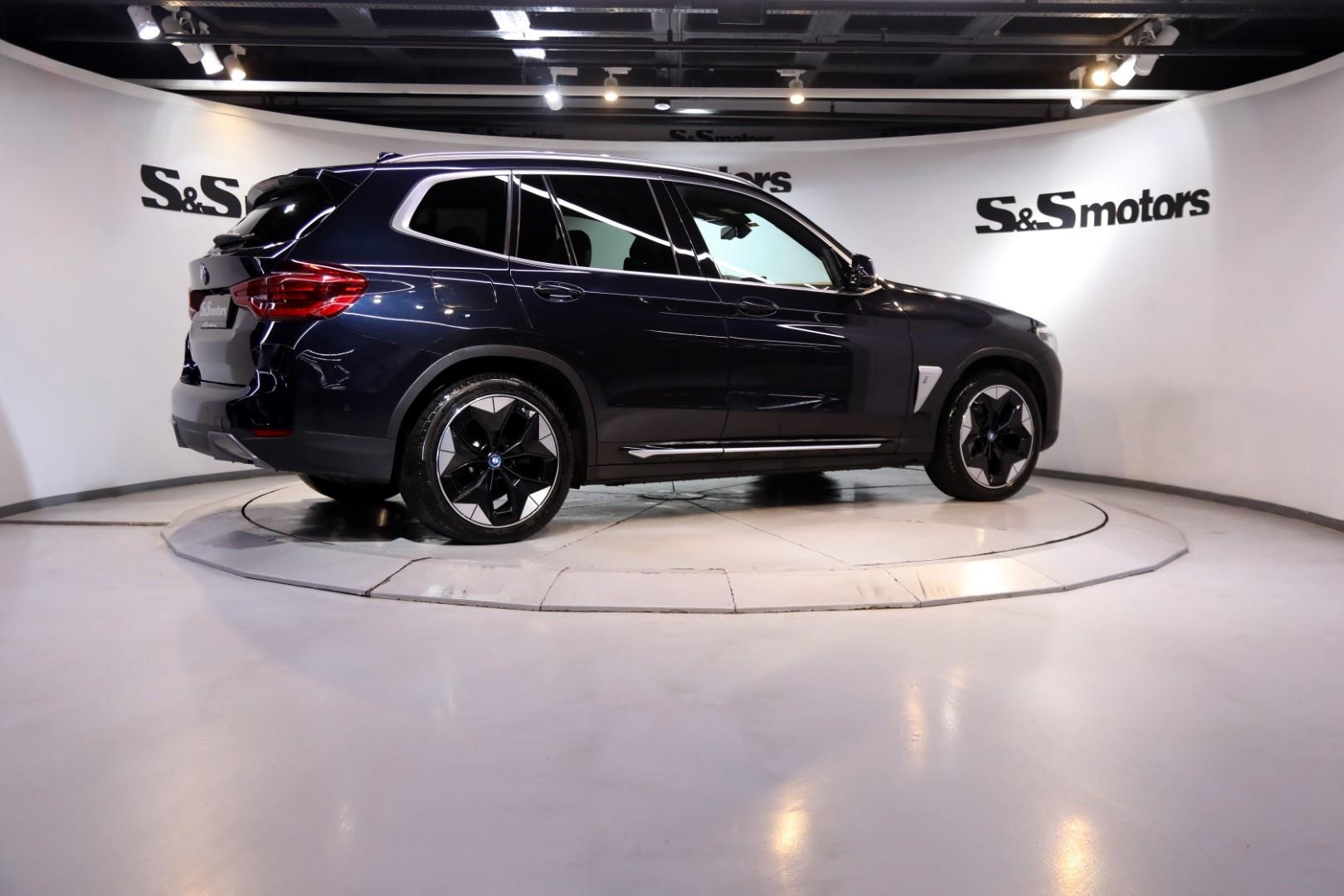 Bmw iX3 Impressive