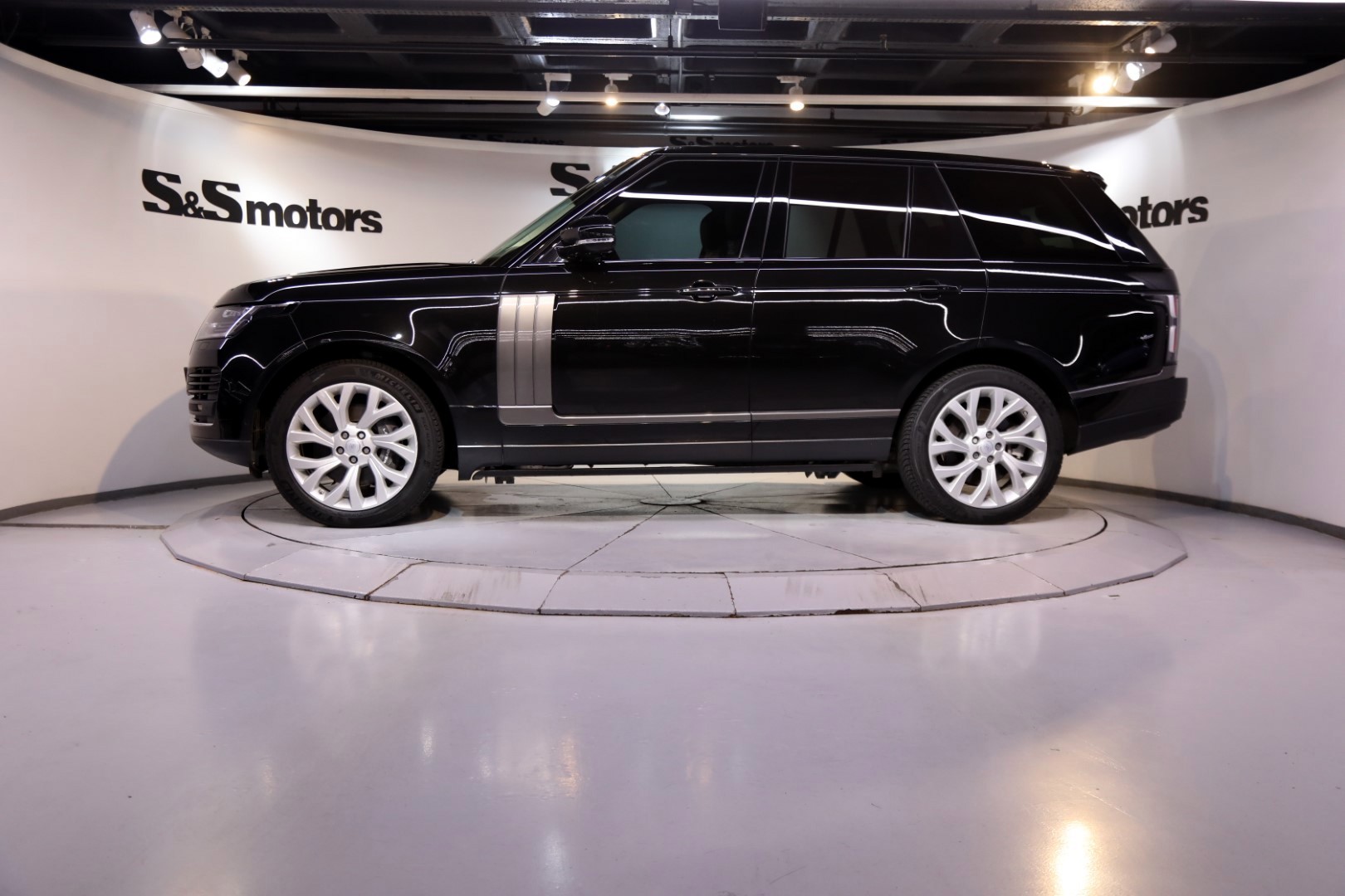 Land Rover Range Rover 2.0 P400e Hybrid Vogue