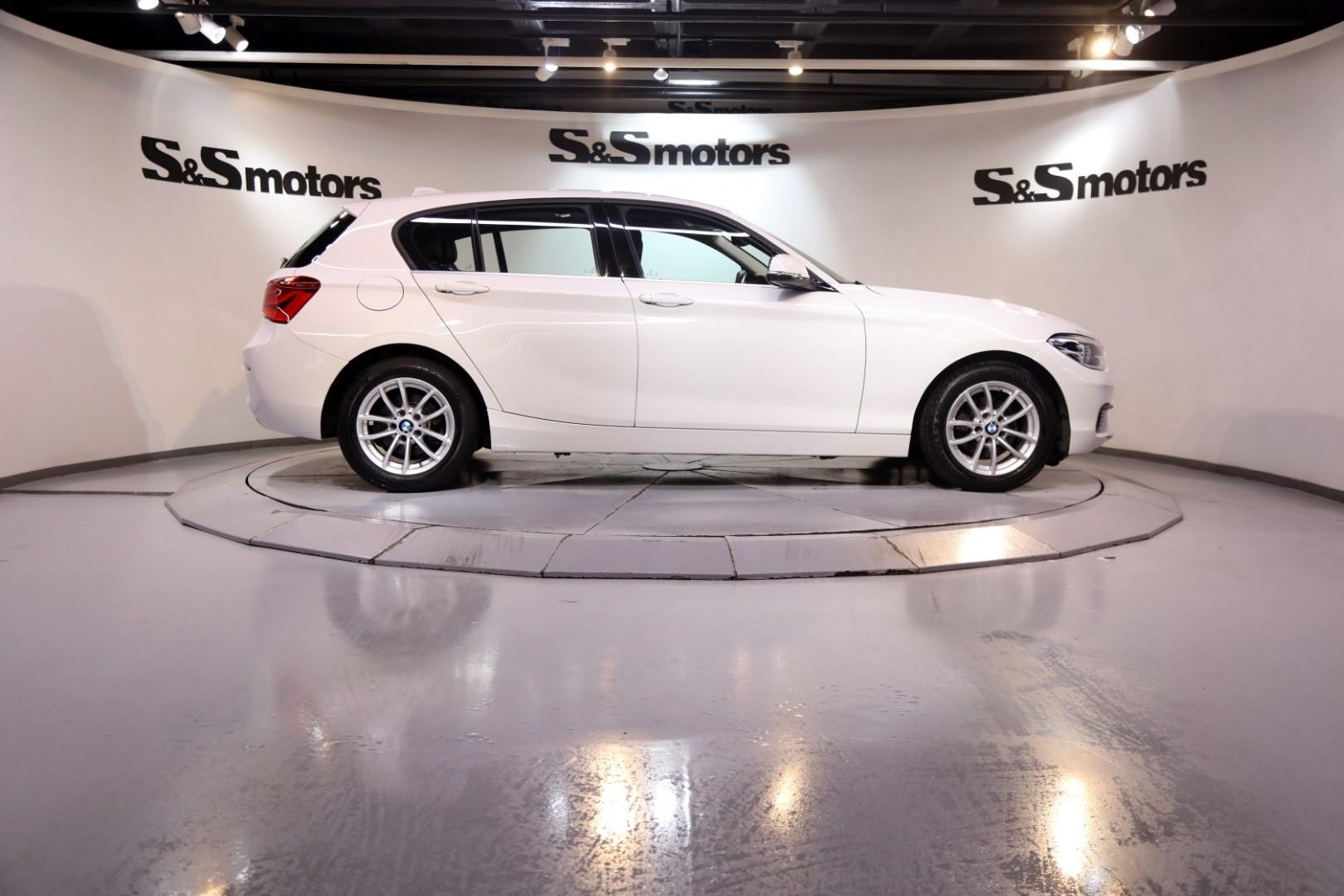 Bmw 1.18i Premium Line