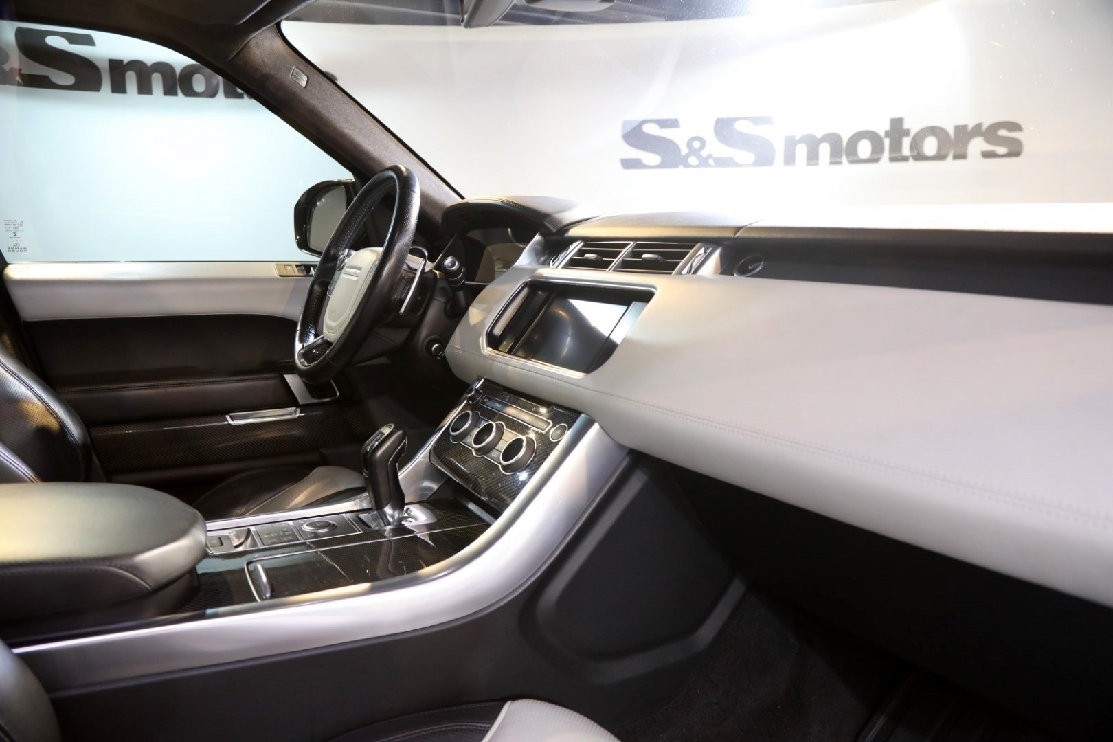 Land Rover Range Rover Sport SVR