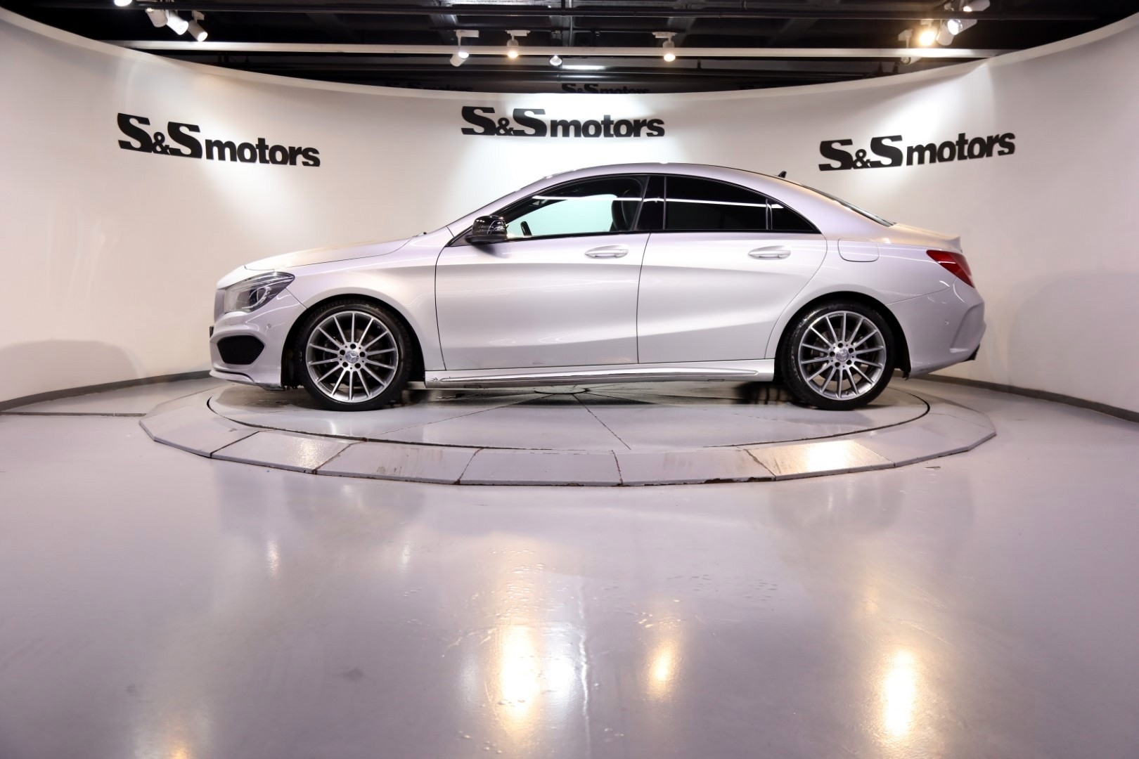 Mercedes Benz CLA 180d AMG