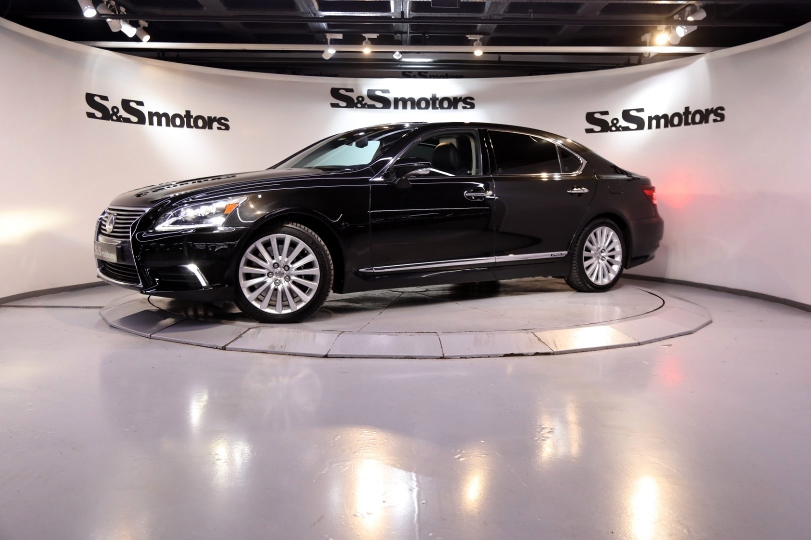 Lexus LS 600h Long e-CVT Hybrid