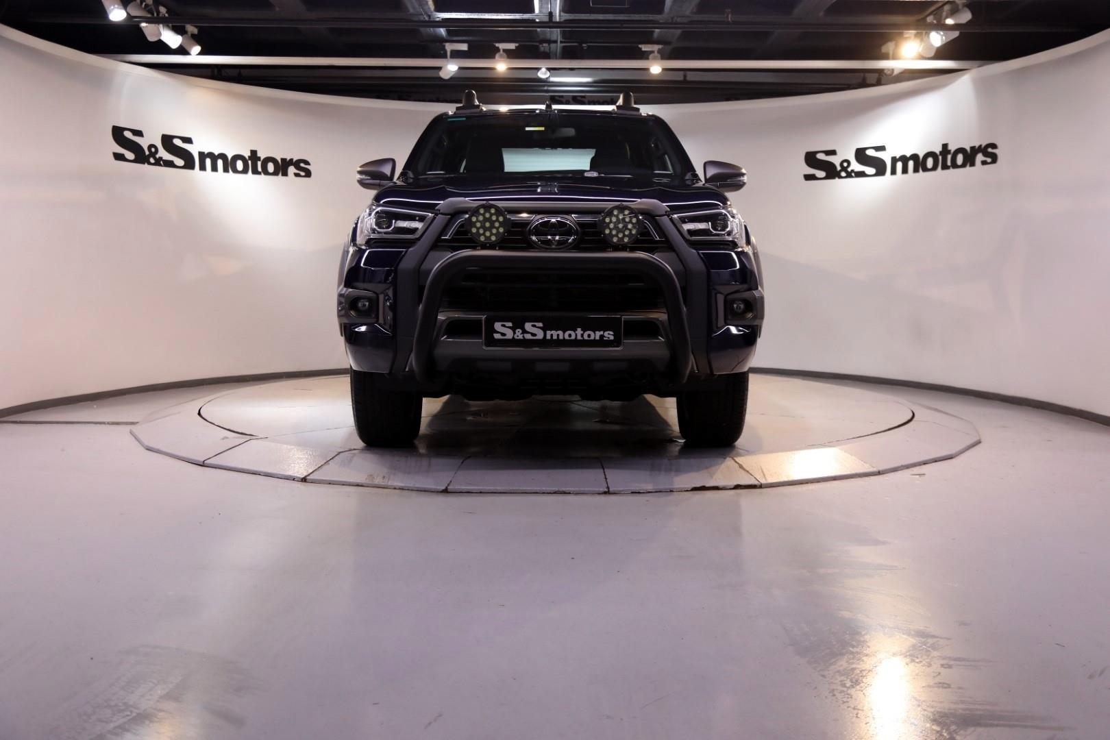 Toyota Hilux Invincible 2.4 4x4