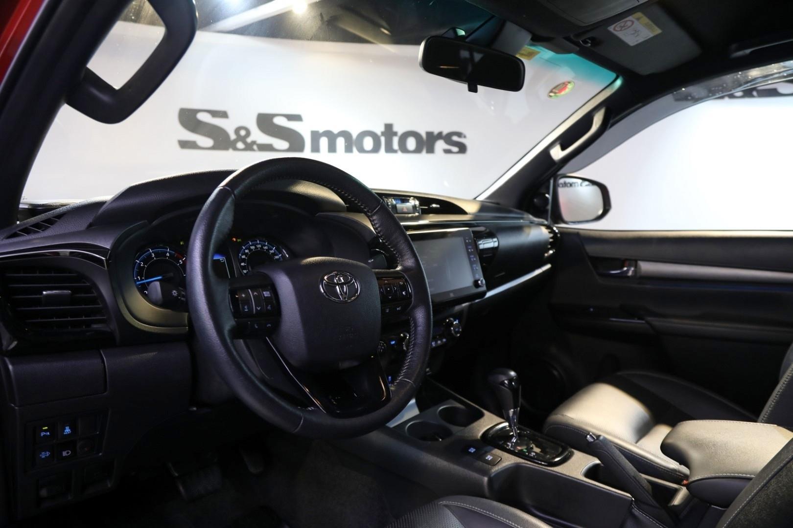 Toyota Hilux Invincible 2.4 4x4