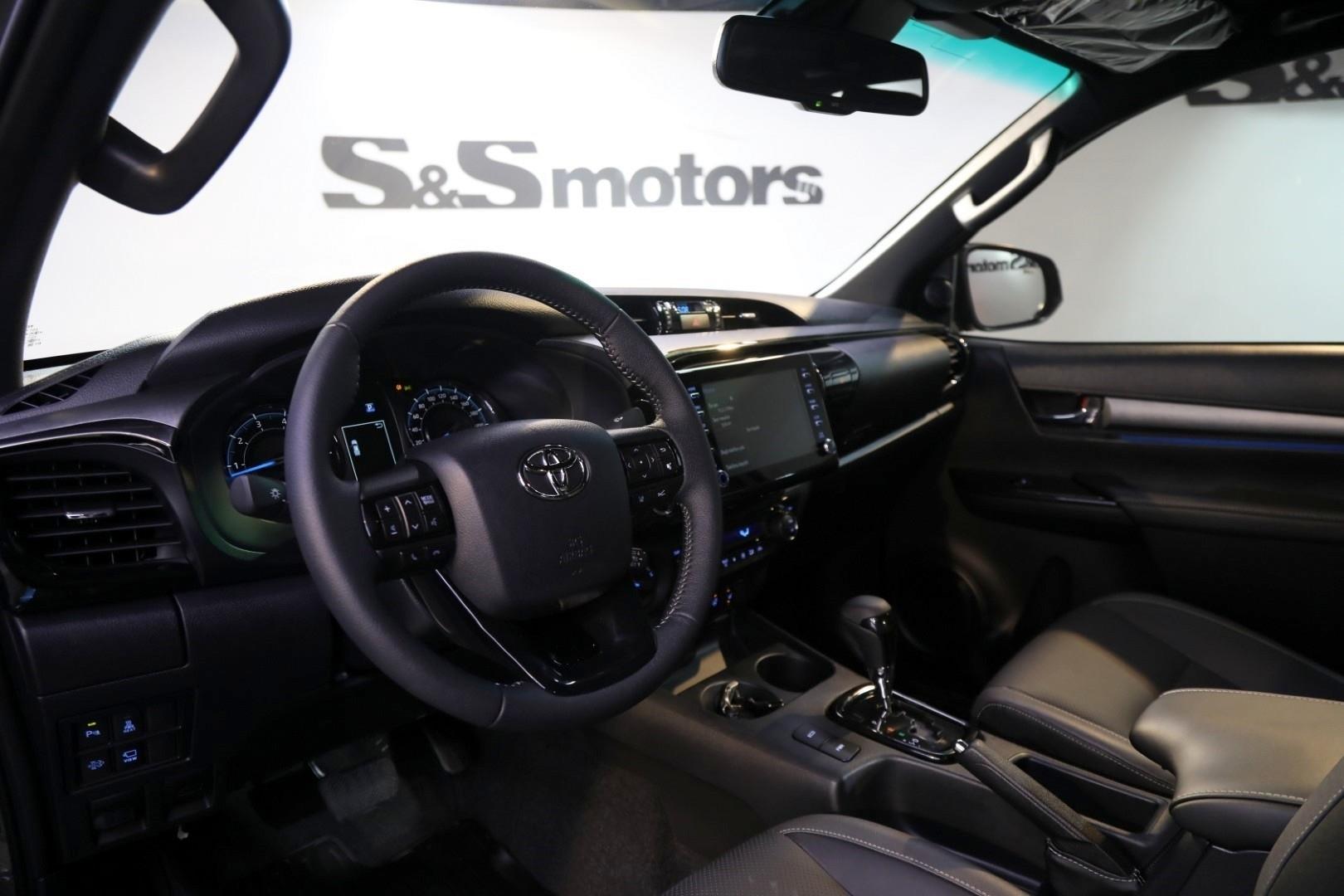 Toyota Hilux Invincible 2.4 4x4