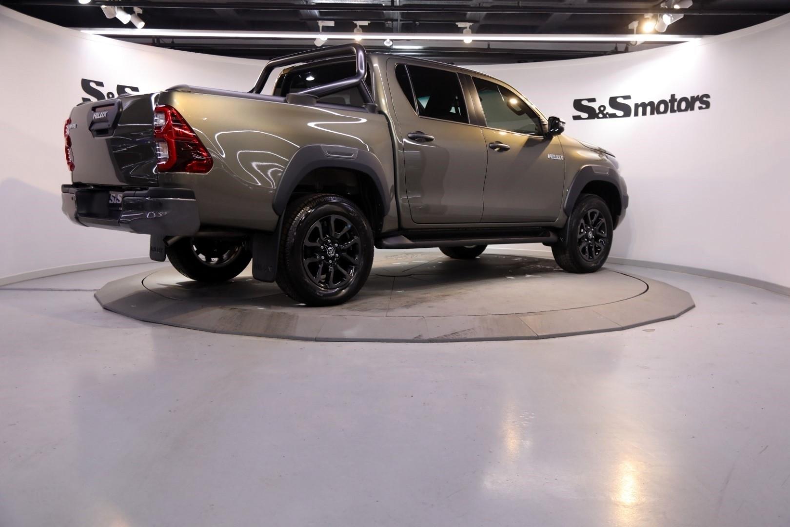Toyota Hilux Invincible 2.4 4x4