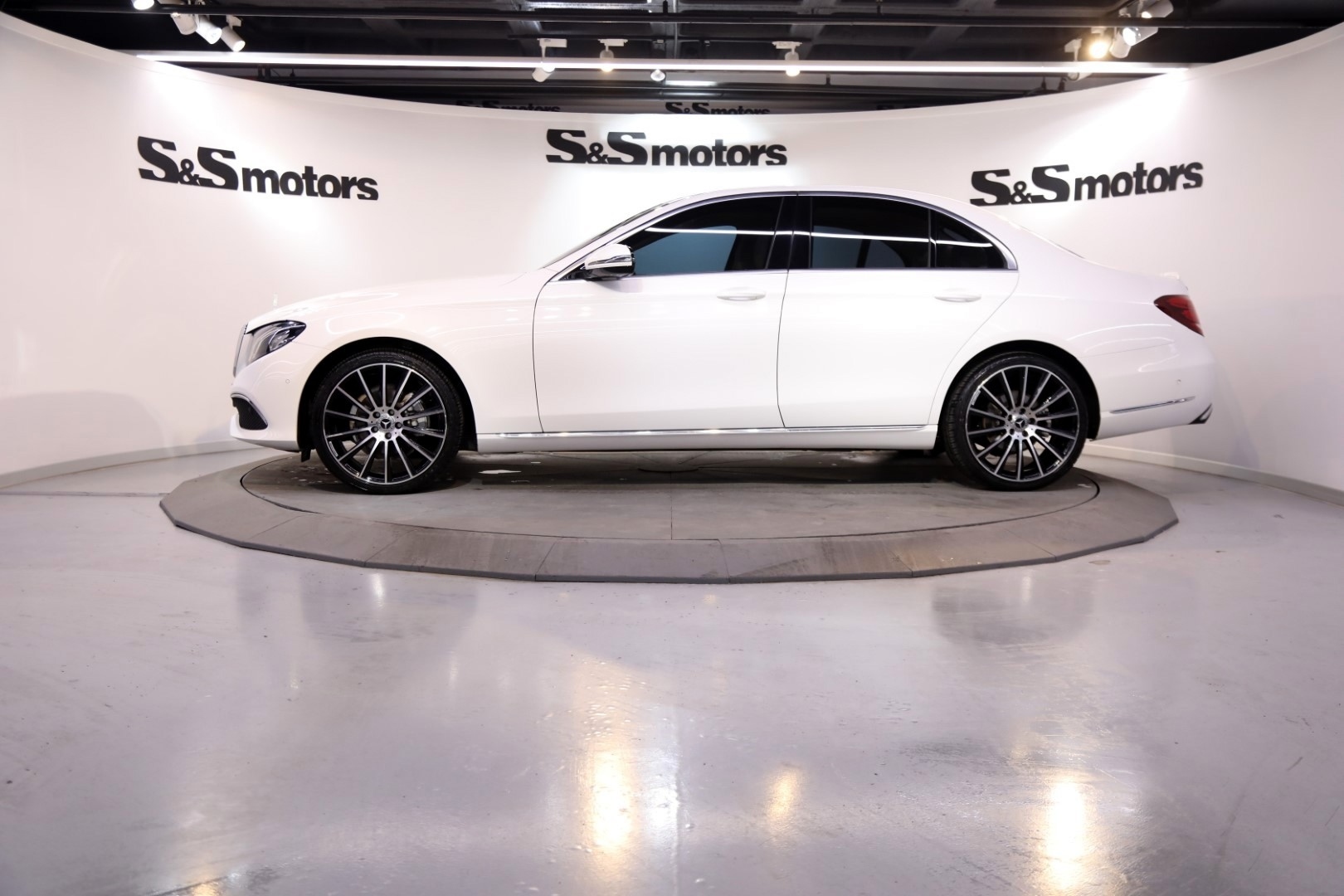 Mercedes Benz E 180 Exclusive