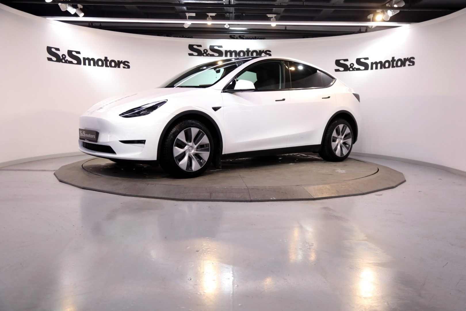 Tesla Model Y Long Range AWD
