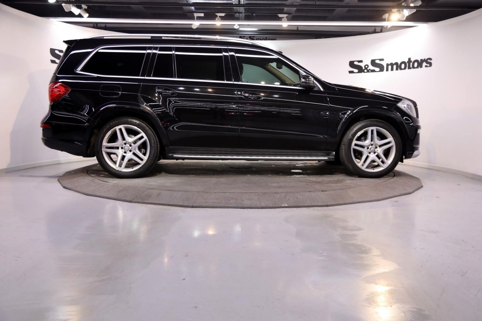 Mercedes Benz GL 350 Bluetec 4Matic AMG