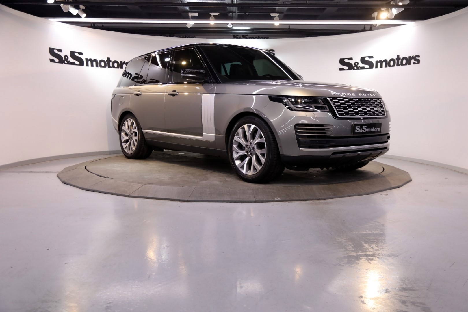 Land Rover Range Rover 2.0 P400e Hybrid Vogue