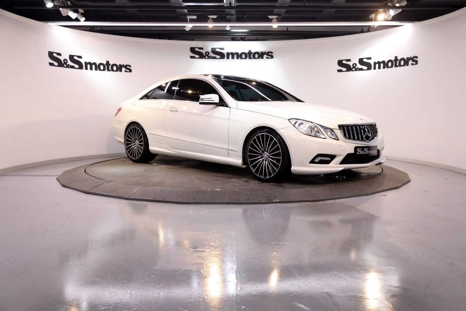 Mercedes Benz E 250 CGI Coupé AMG
