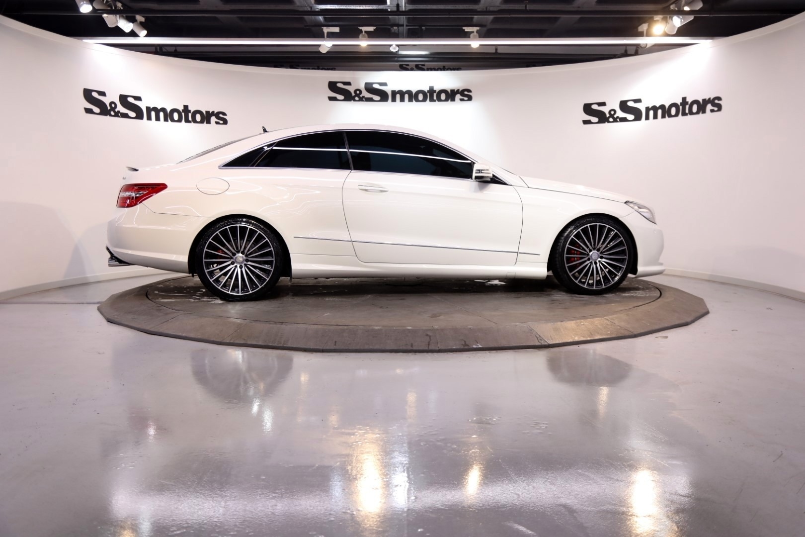 Mercedes Benz E 250 CGI Coupé AMG