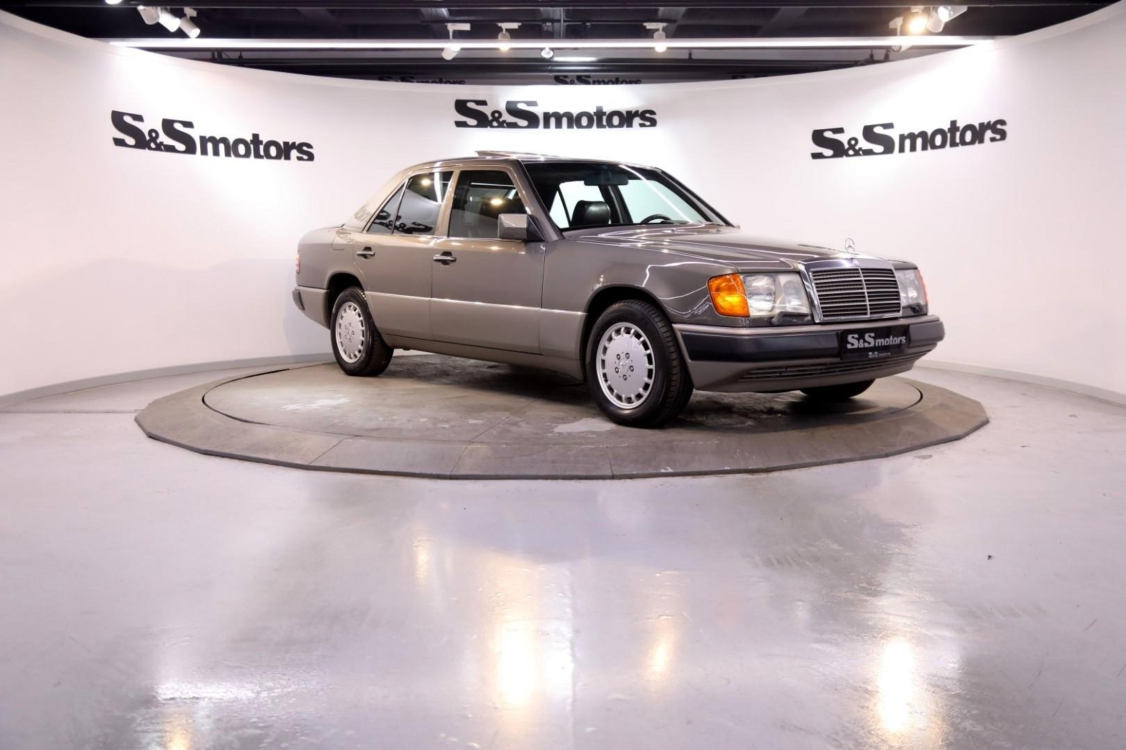 Mercedes Benz 200 E