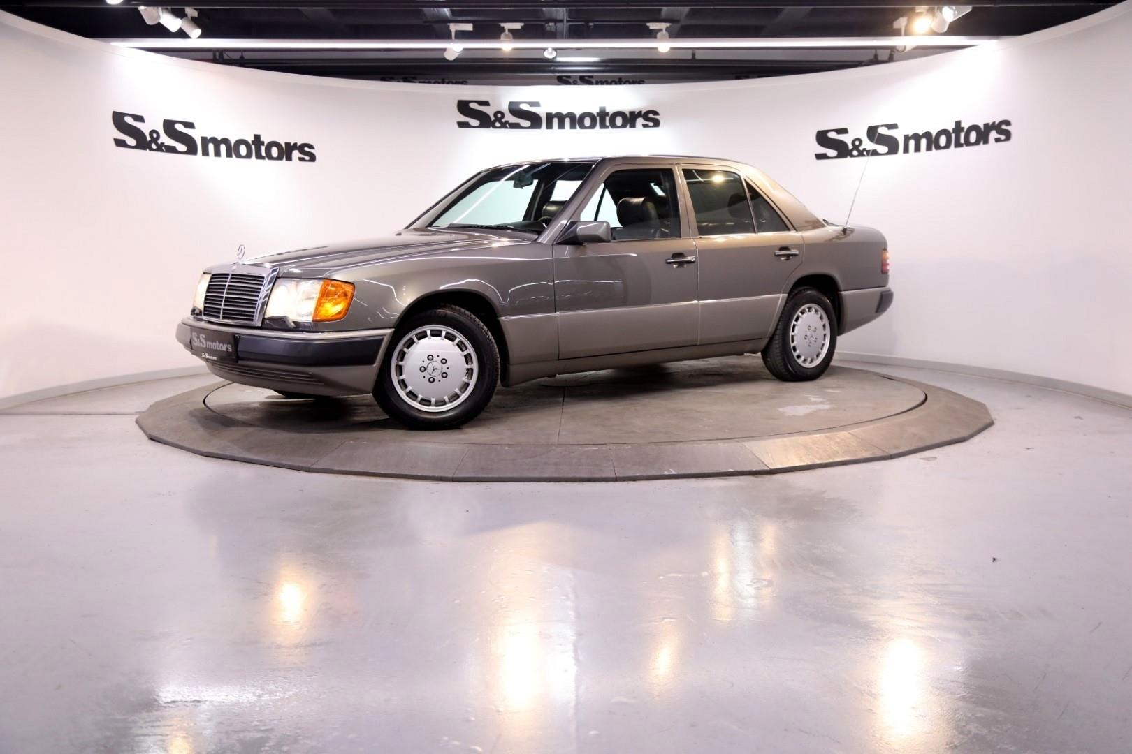 Mercedes Benz 200 E