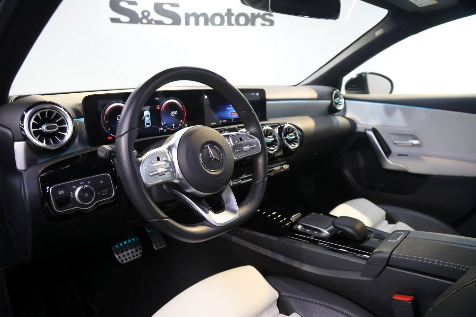 Mercedes Benz A 200 Sedan AMG+