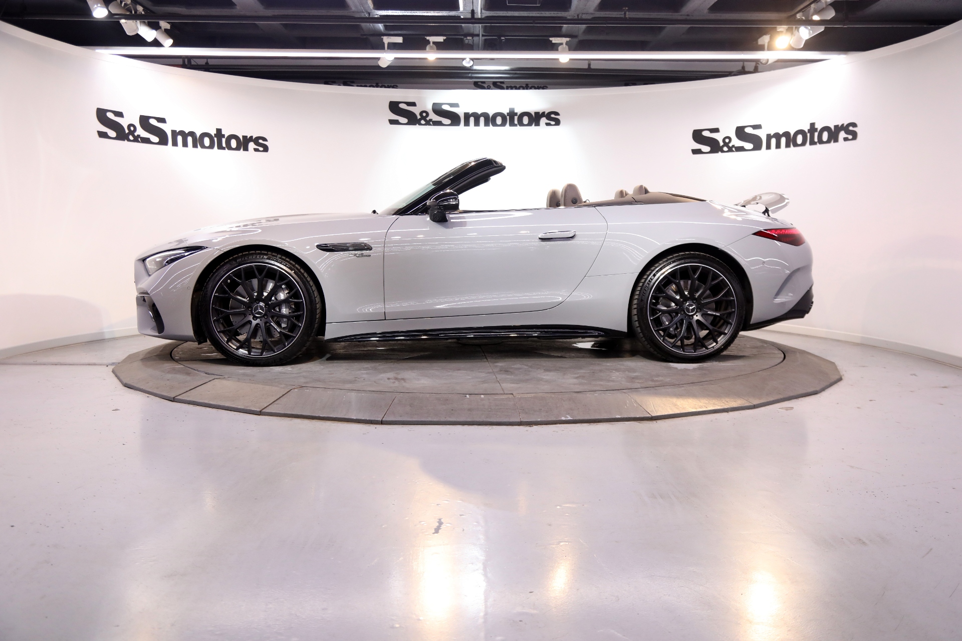 Mercedes Benz SL 43 AMG