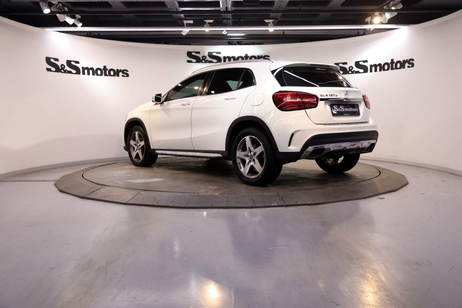 Mercedes Benz GLA 180d AMG