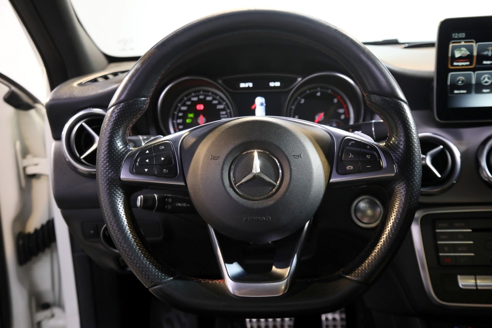 Mercedes Benz GLA 180d AMG