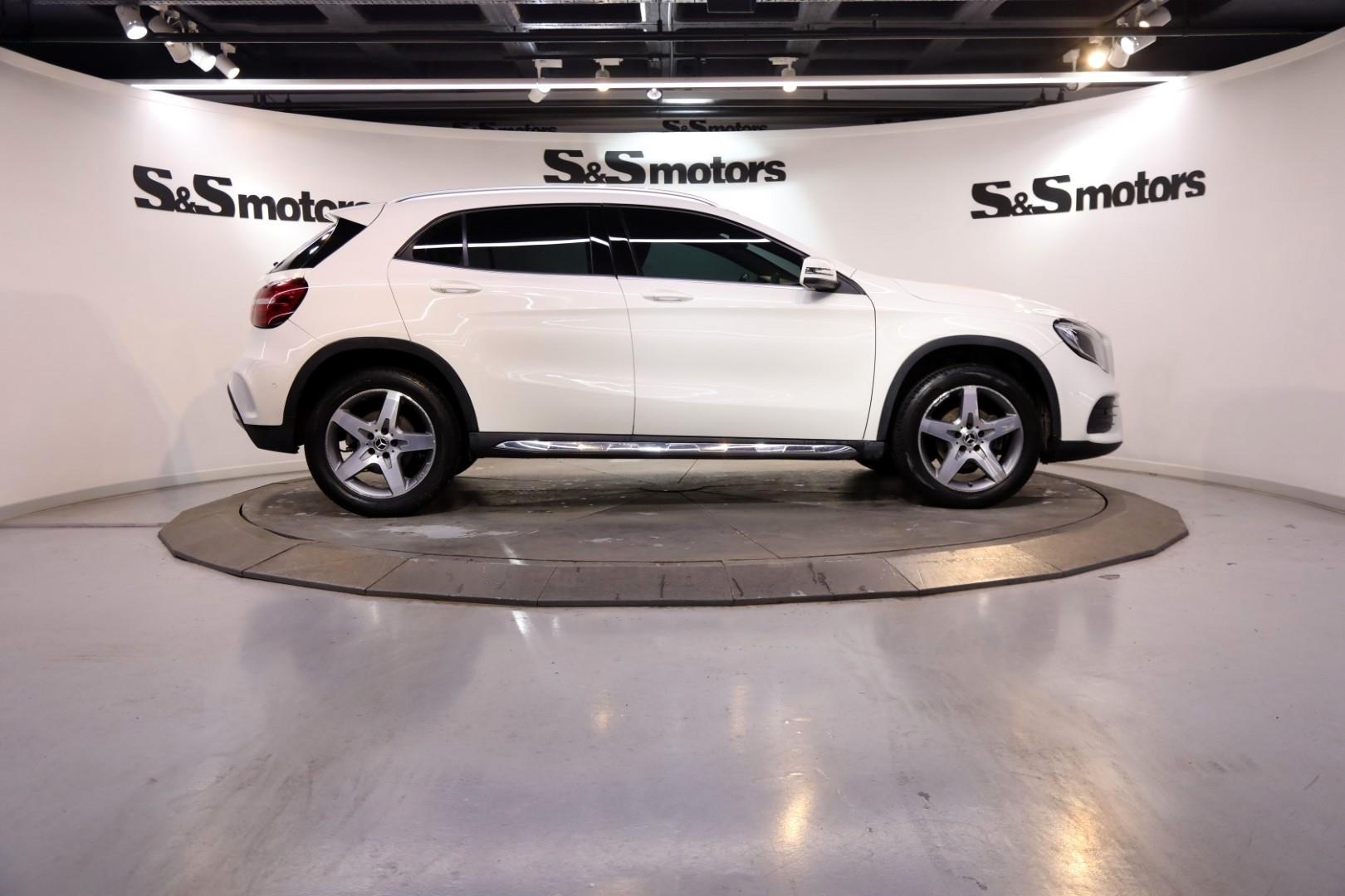 Mercedes Benz GLA 180d AMG