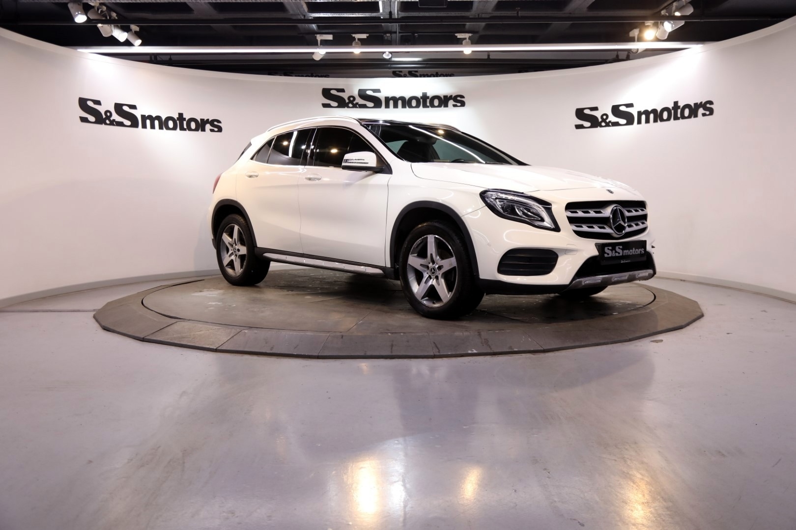 Mercedes Benz GLA 180d AMG