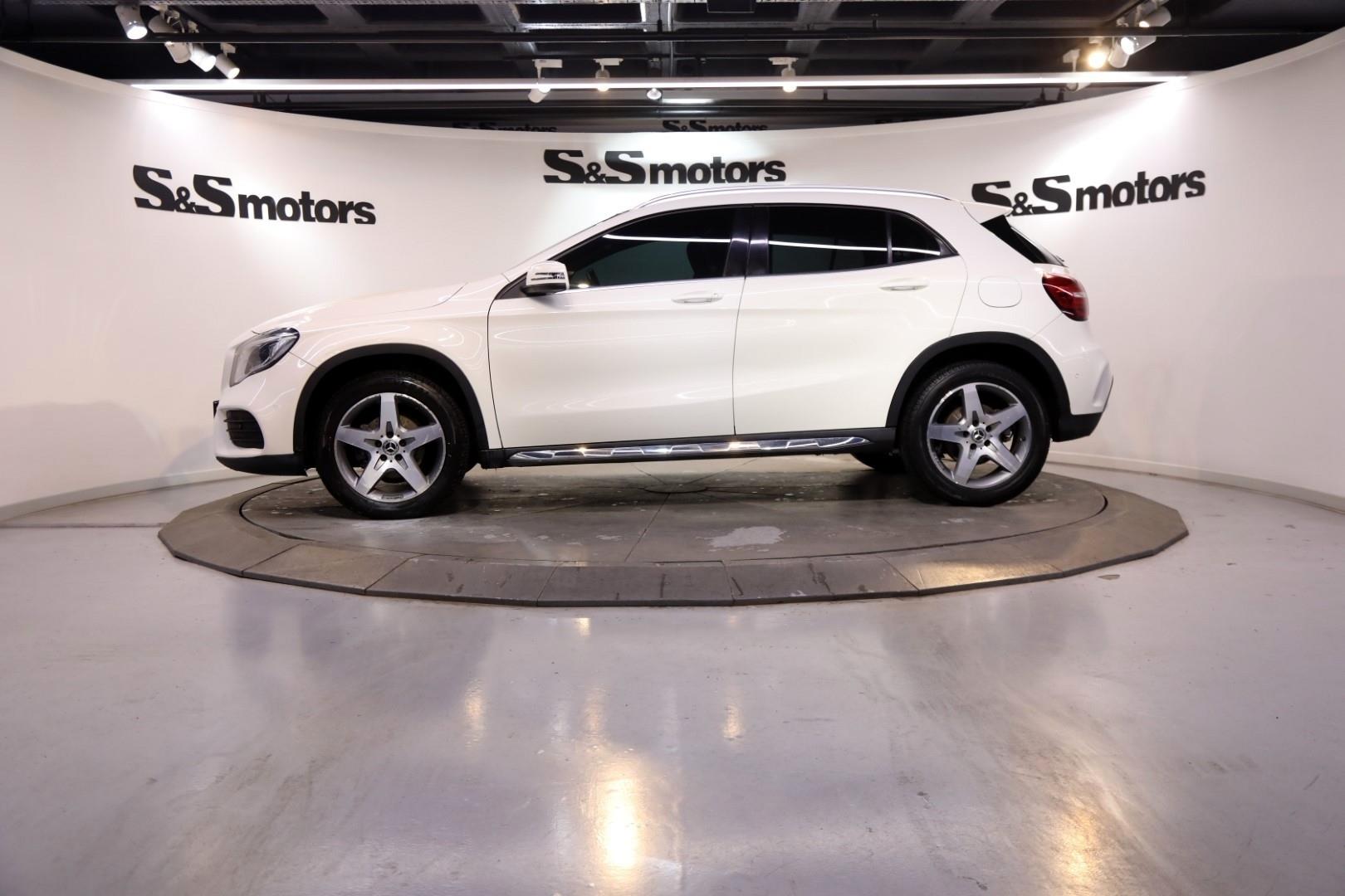 Mercedes Benz GLA 180d AMG