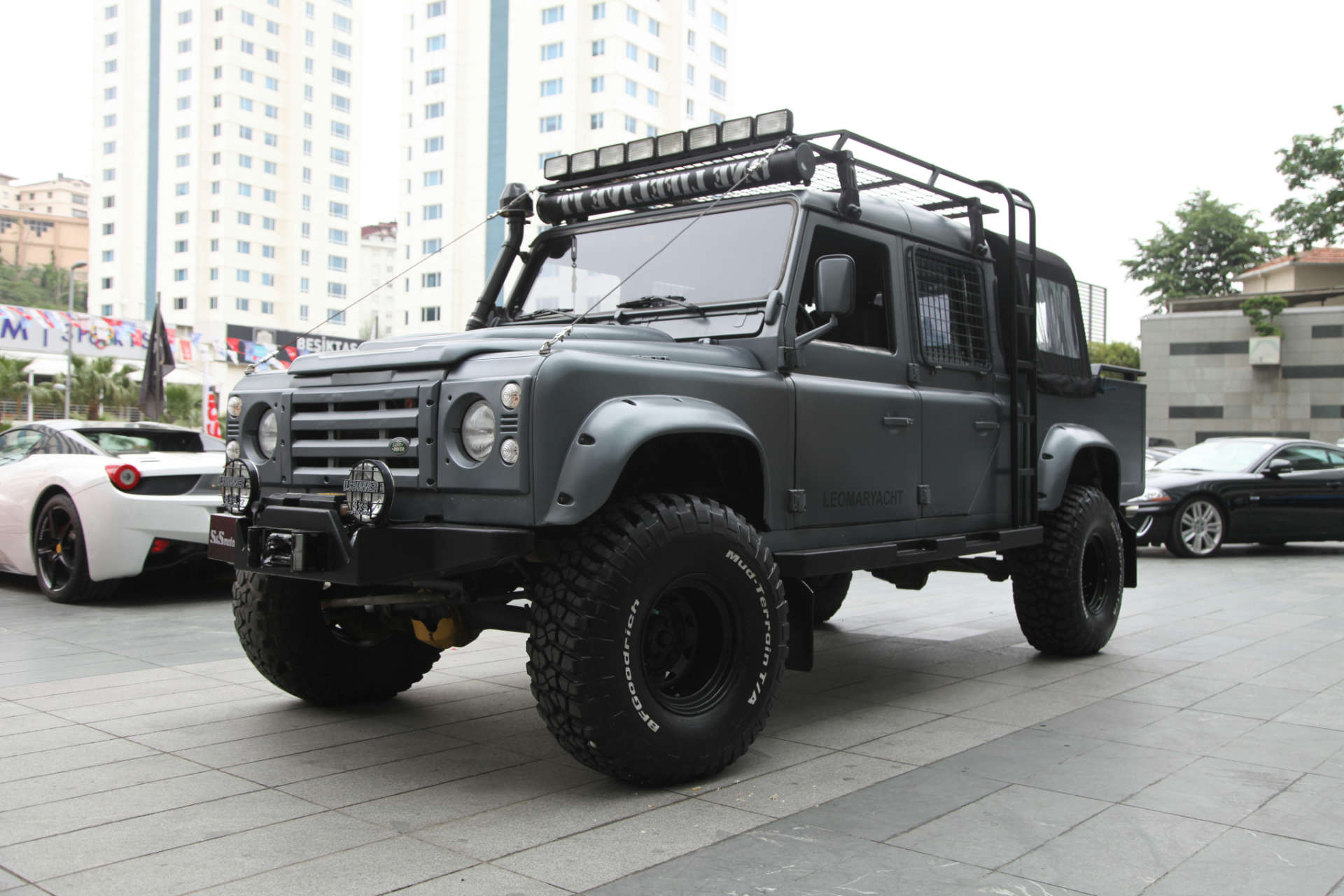 Land Rover Defender 130 Crew Cab