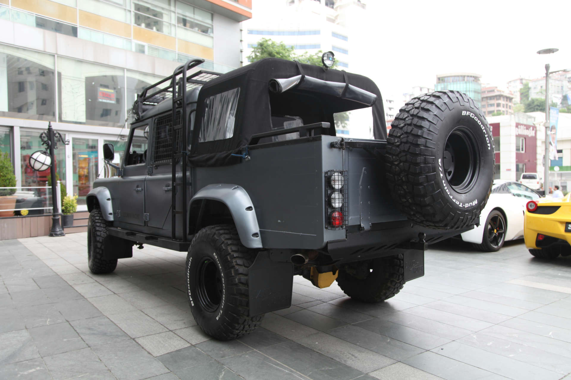 Land Rover Defender 130 Crew Cab